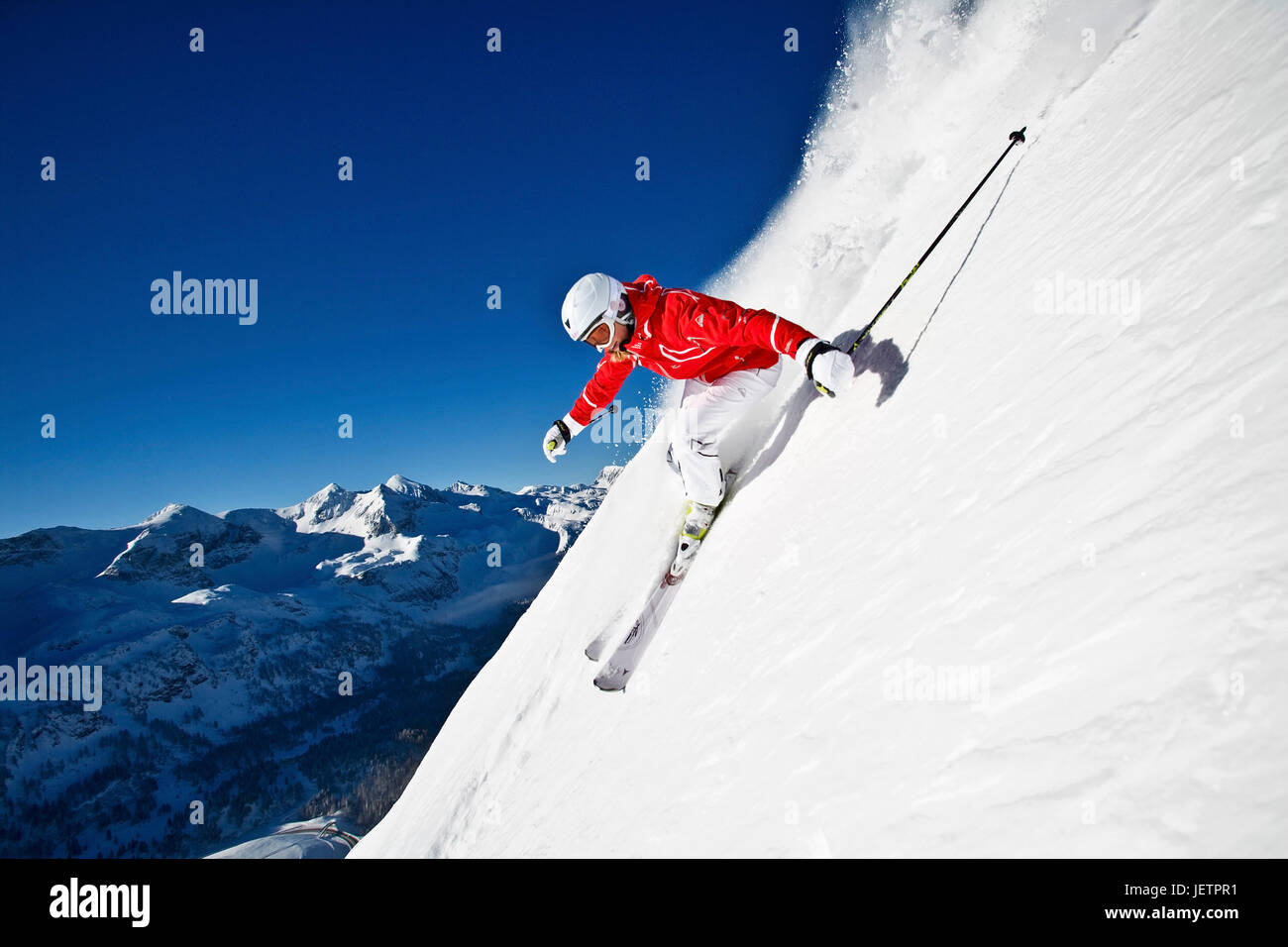 Woman goes skiing, Salzburg, Austria, Frau fährt Ski, Österreich Stock ...