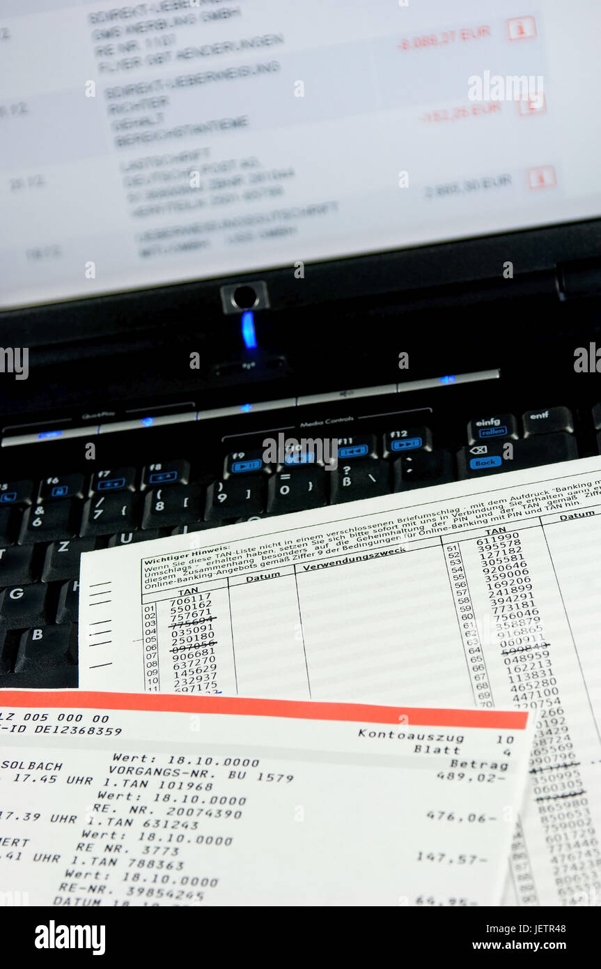 TAN list and bank statement on a PC keyboard recumbent, TAN-Liste und ...