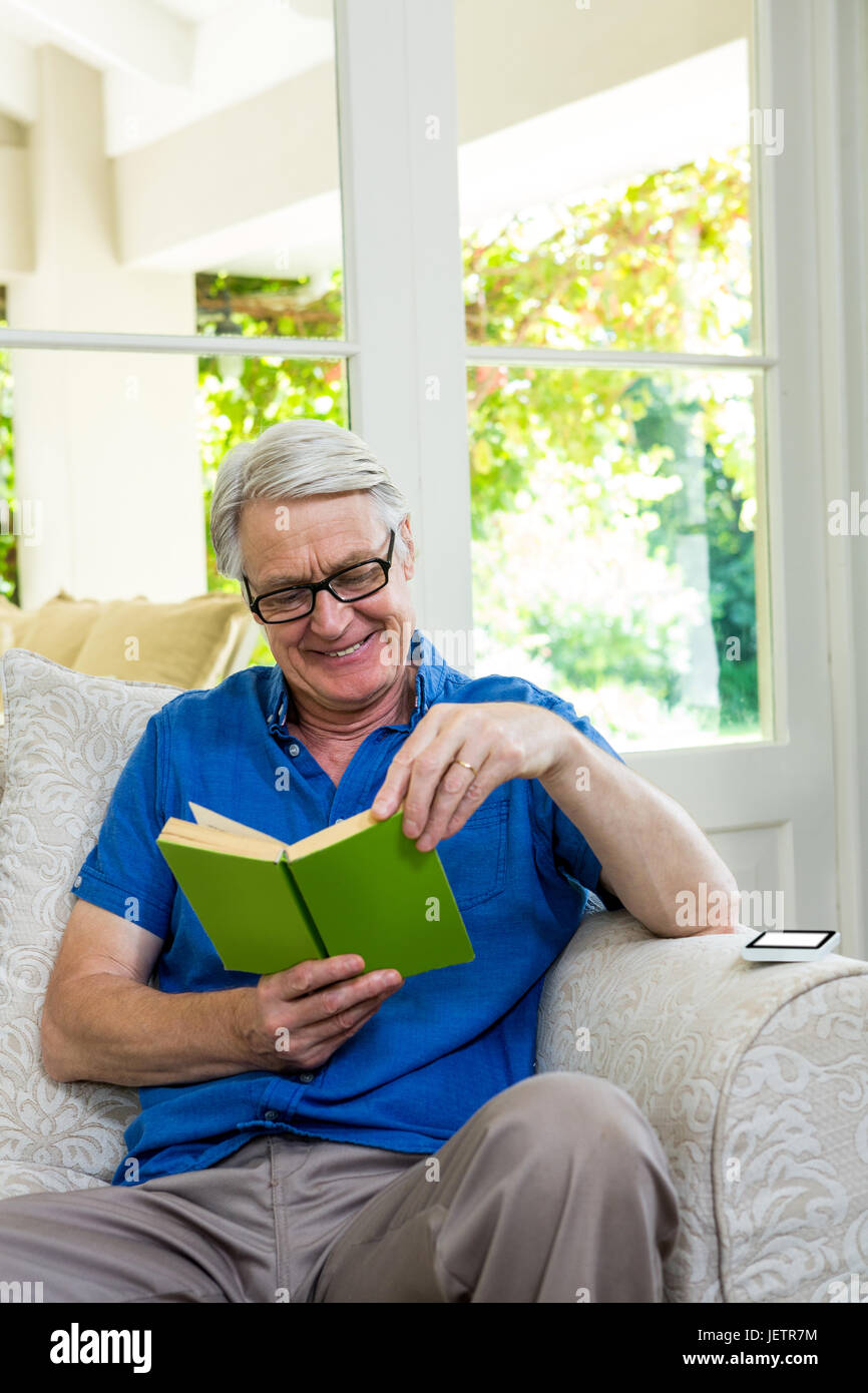 Happy senior man reading hi-res stock photography and images - Alamy