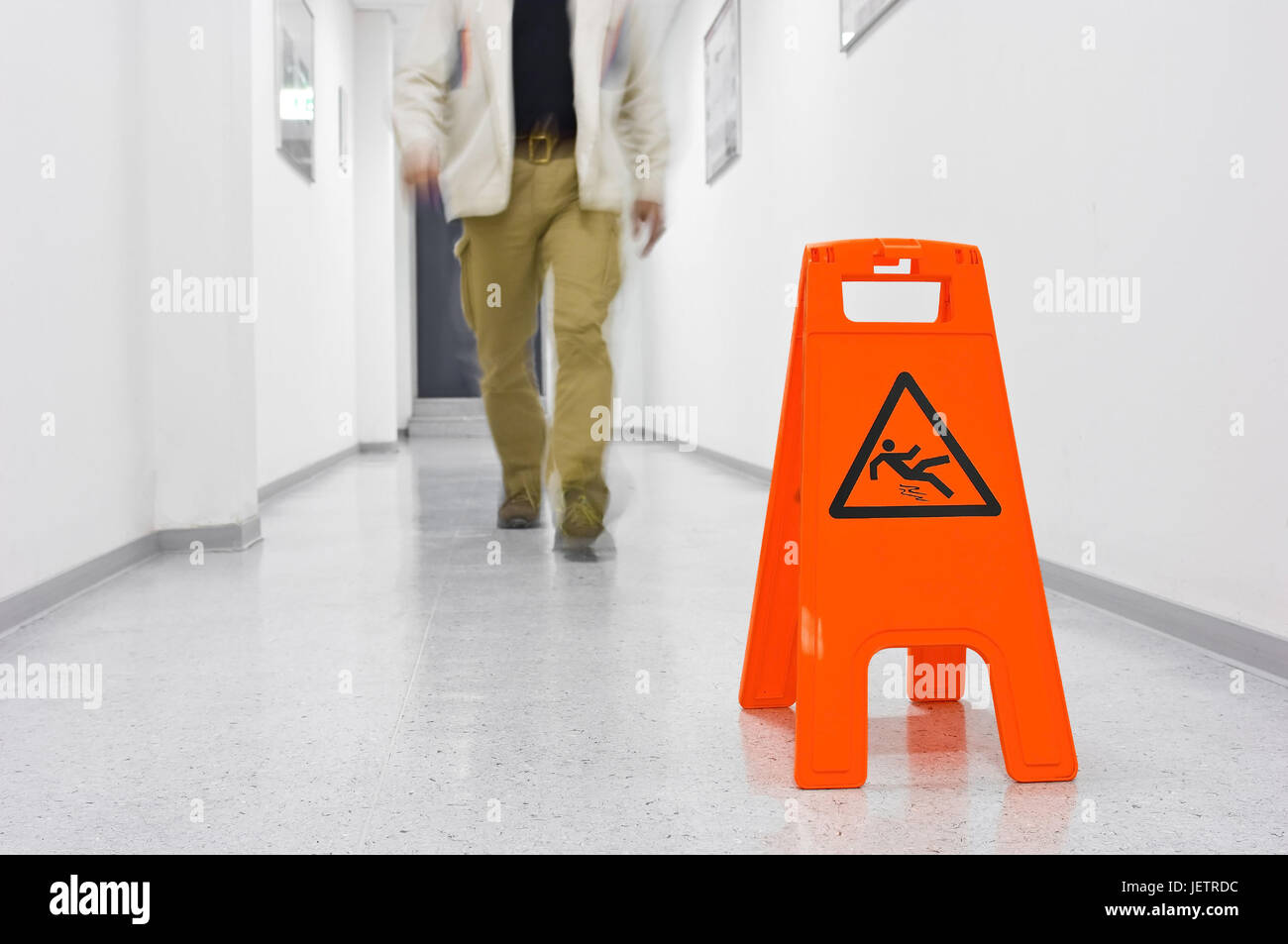 "Warning ""care of slide danger"" in a hall", "Warnschild ""Vorsicht ...