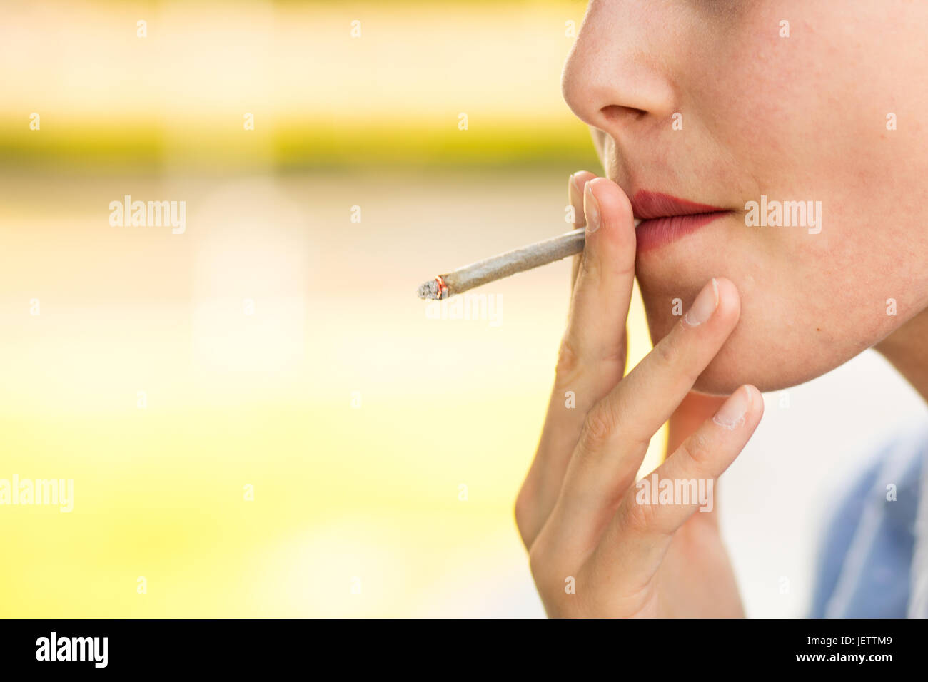 Teen girl cigar hi-res stock photography and images - Alamy