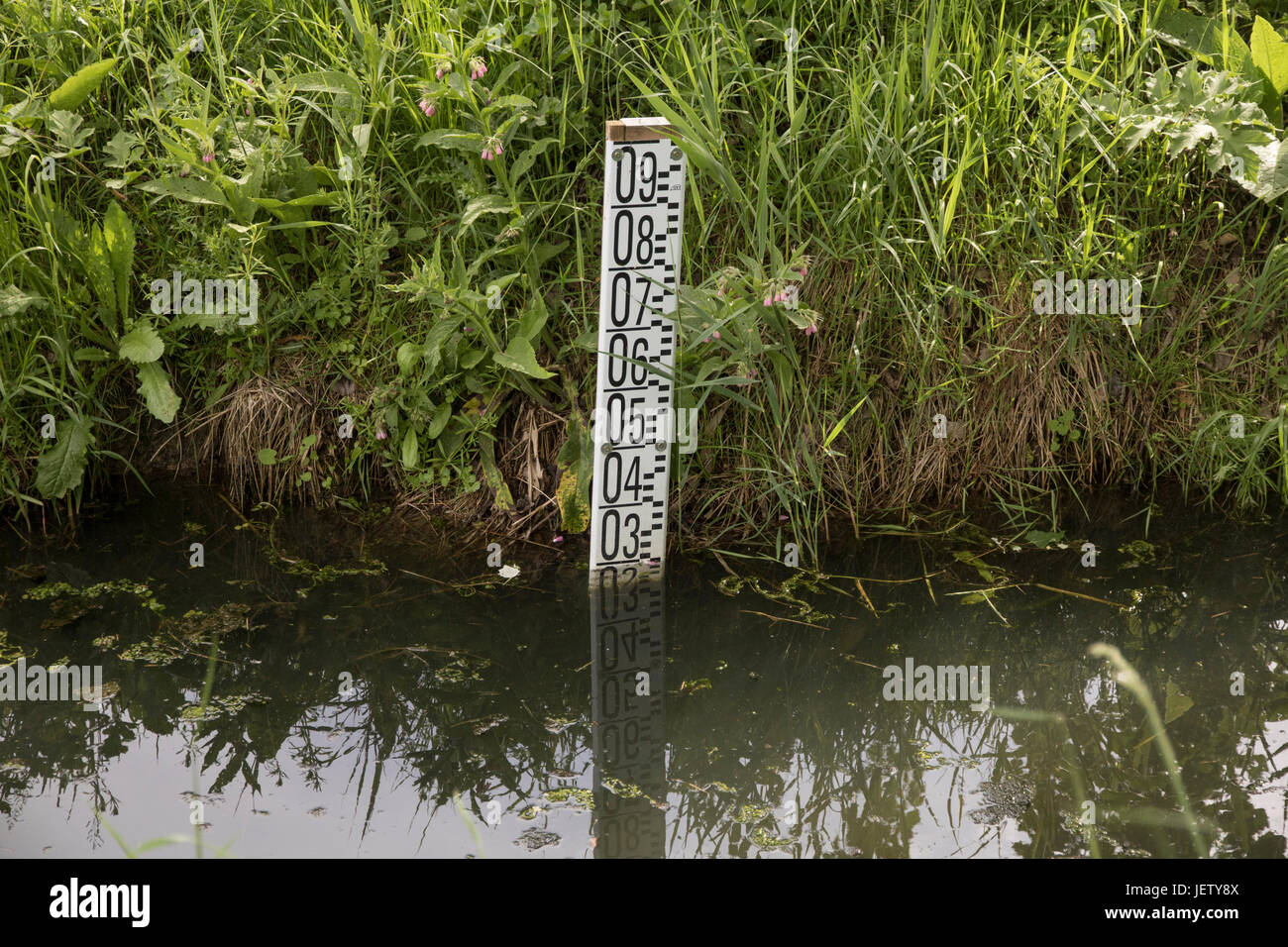 Irrigation channel, water depth gauge Stock Photo - Alamy