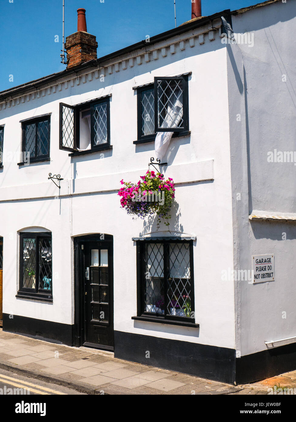 Typical english street hi-res stock photography and images - Alamy