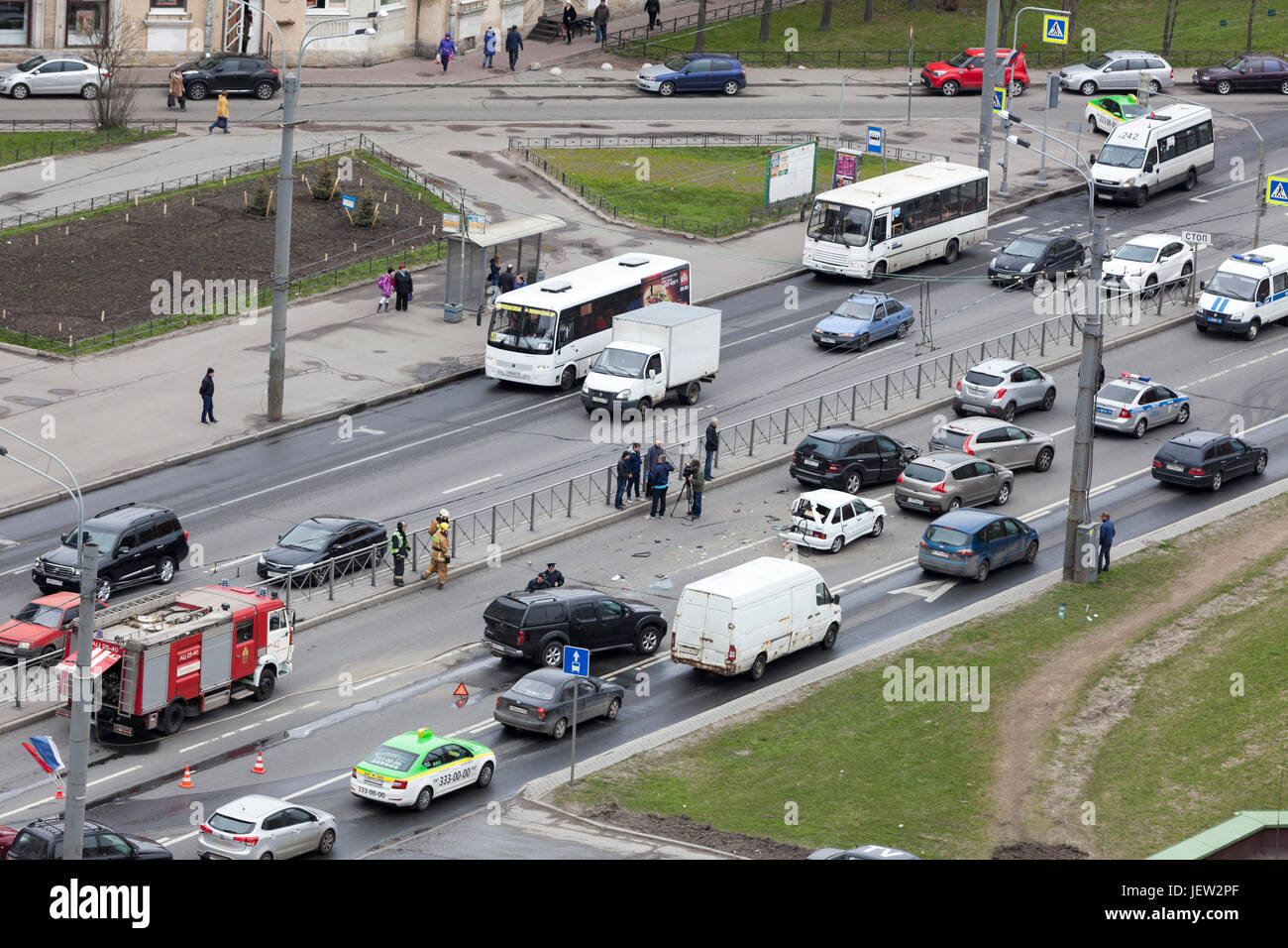 Firefighters at accident scene hi-res stock photography and images - Alamy