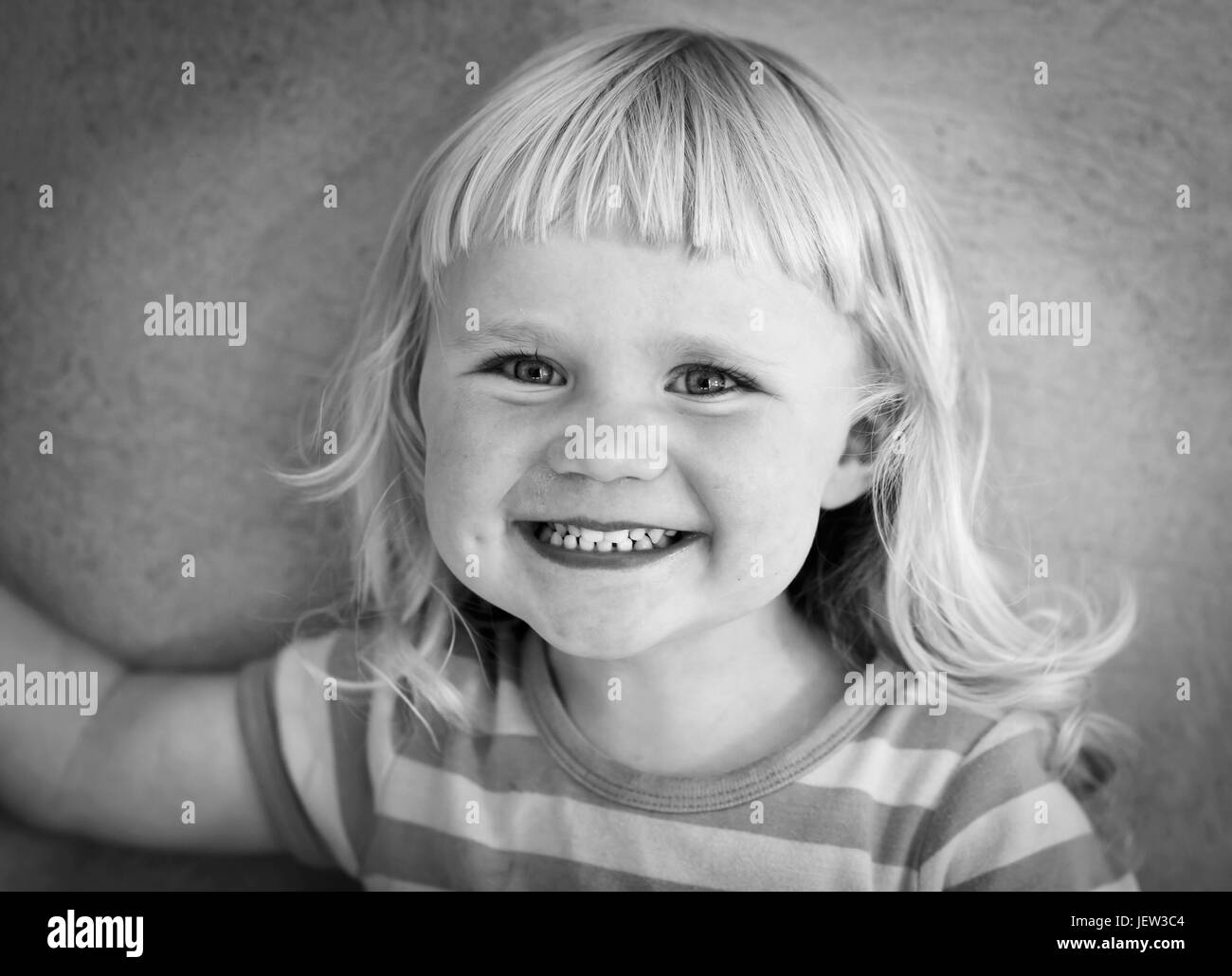 Portrait of smiling girl Stock Photo - Alamy