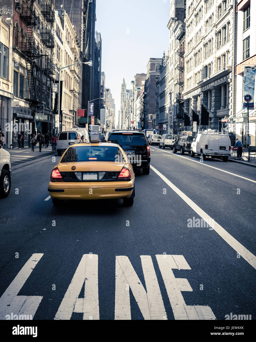 Taxi on street hi-res stock photography and images - Alamy