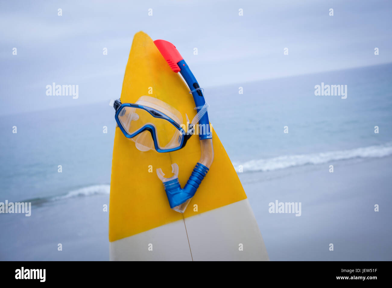 Surfboard with scuba mask on the beach Stock Photo - Alamy