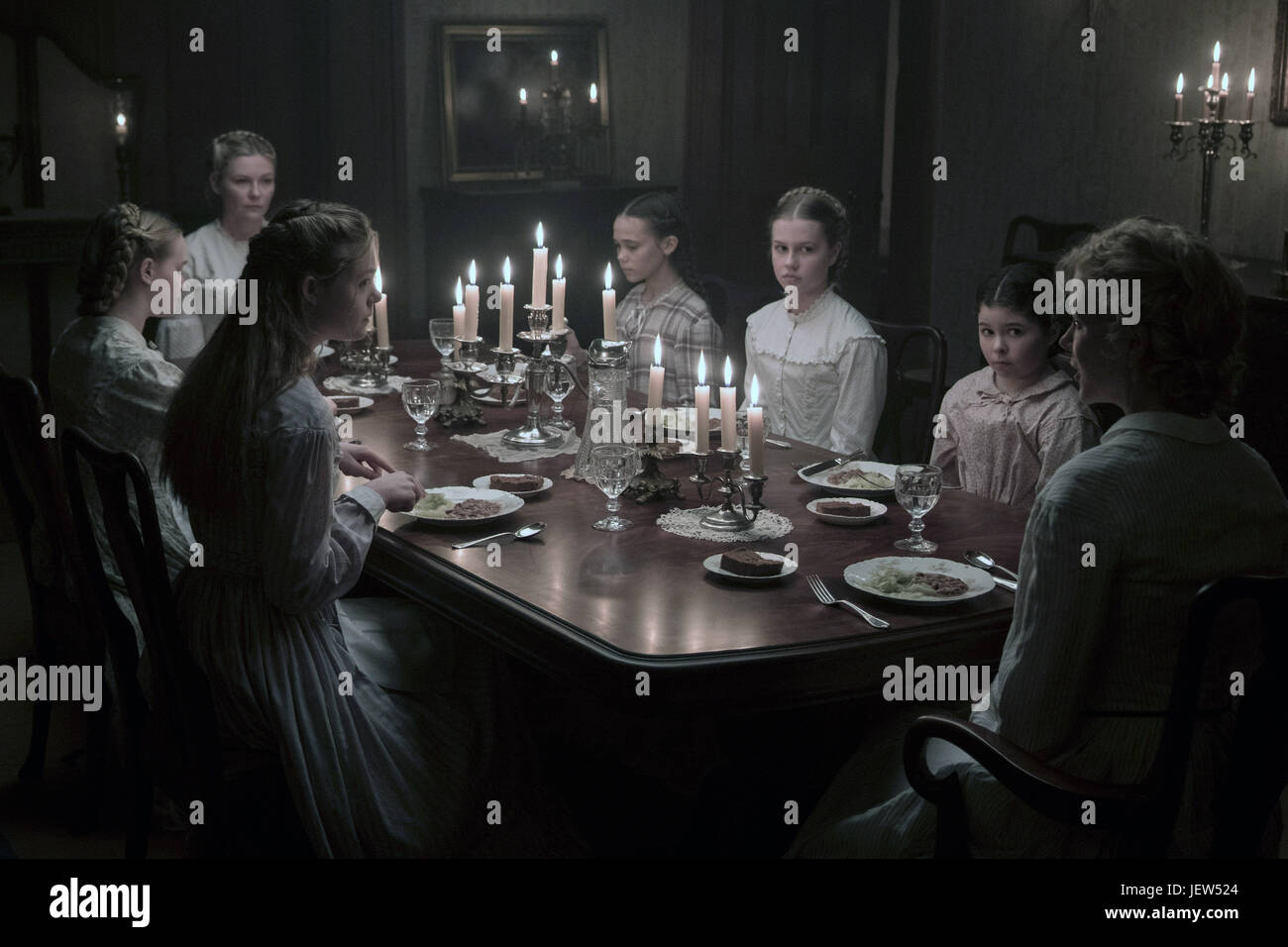 THE BEGUILED, from left: Emma Howard, Kirsten Dunst, Elle Fanning, Oona ...