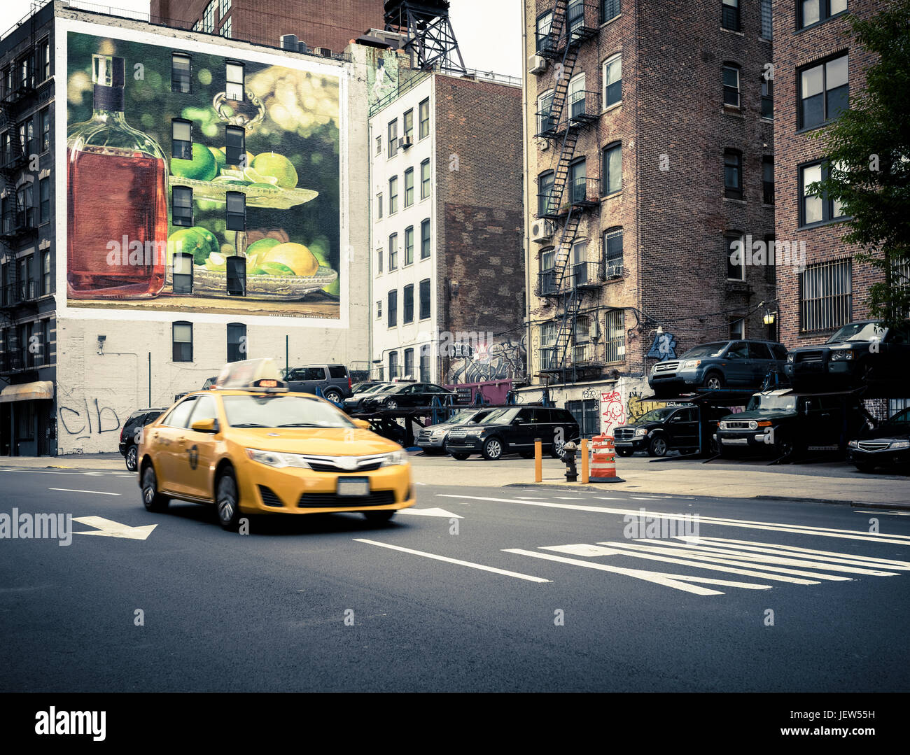 Taxi on street hi-res stock photography and images - Alamy