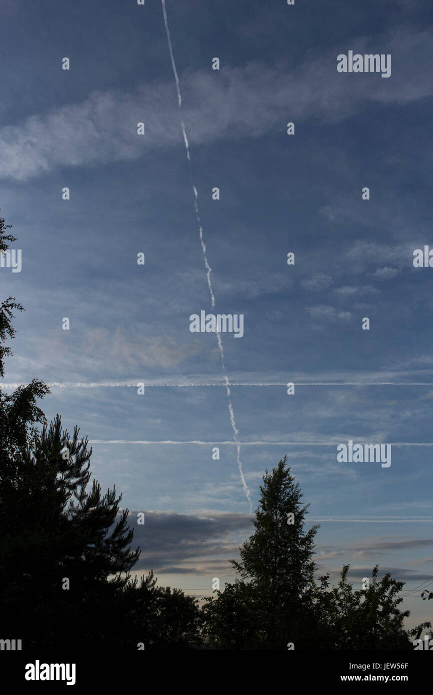 Aircraft traces hi-res stock photography and images - Alamy