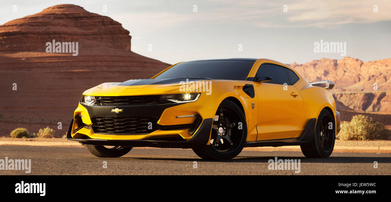 TRANSFORMERS: THE LAST KNIGHT, Bumblebee, 2017. © Paramount Pictures ...