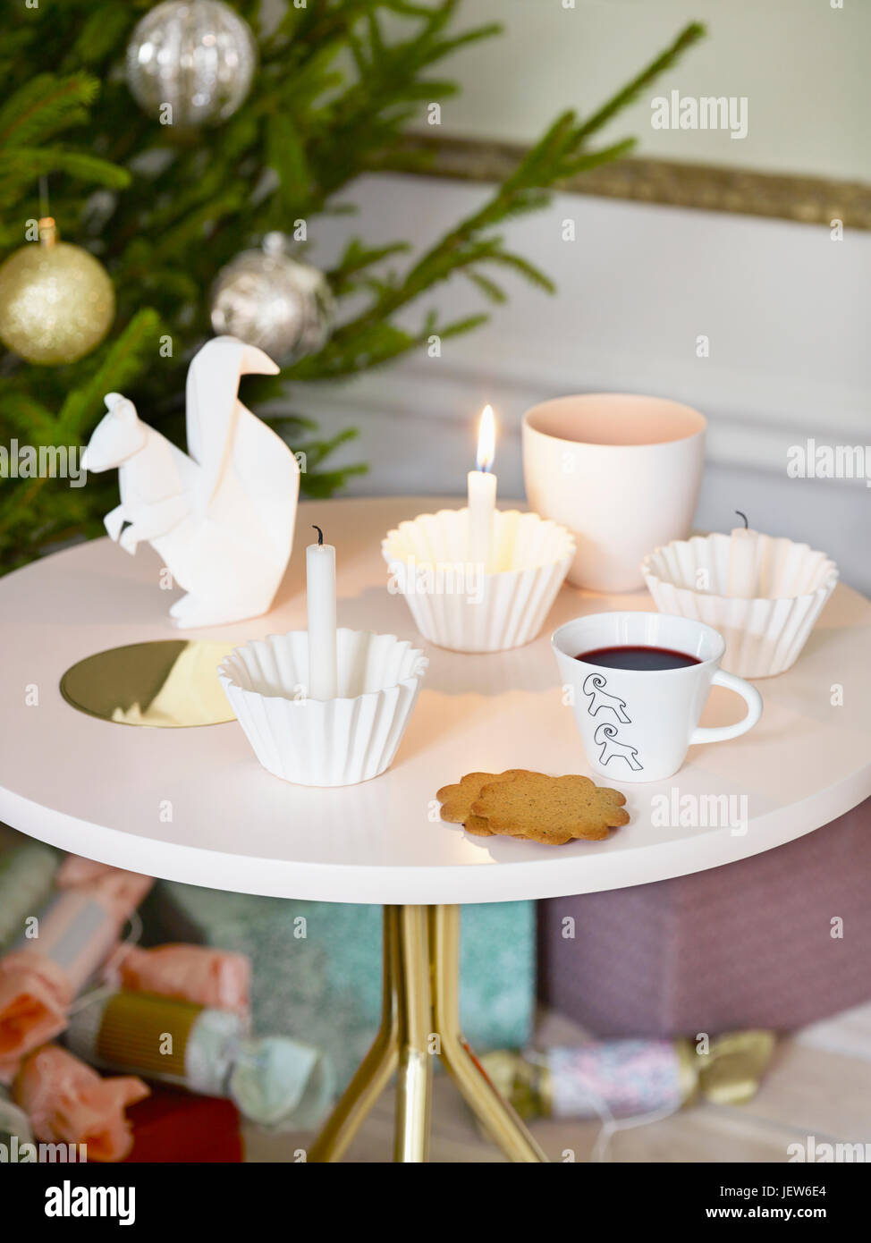 Sofa coffee table decorations hi-res stock photography and images - Alamy