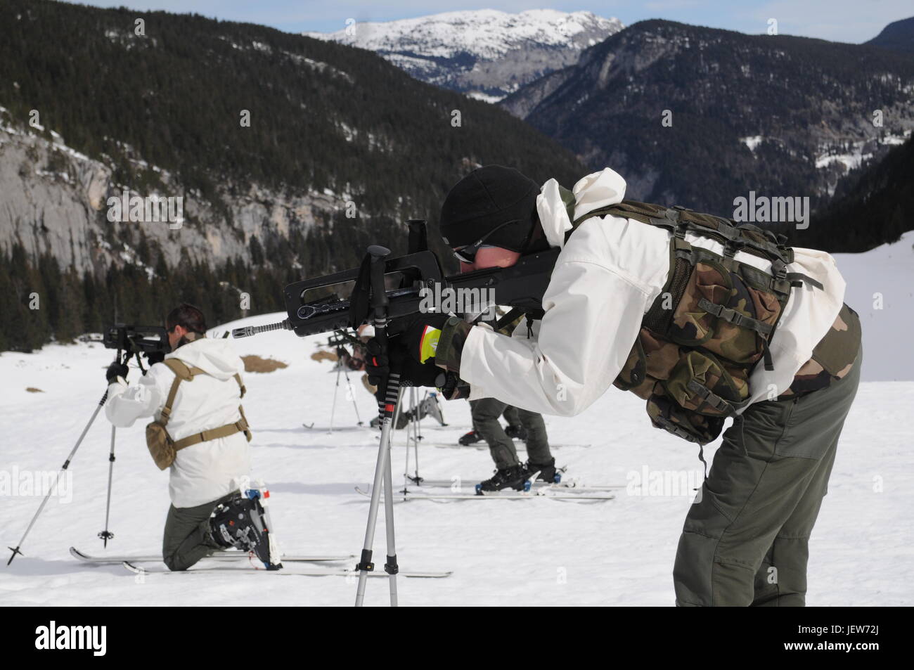 Young French officers take part to winter training in the Alps Stock ...