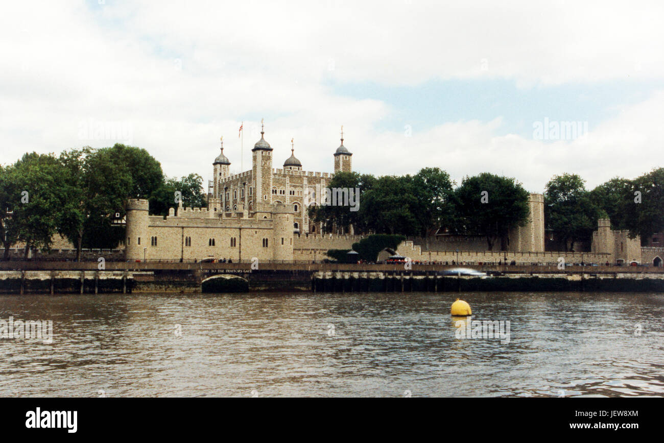 THE TOWERN England London 2002 Historic Castle on the bank of River ...