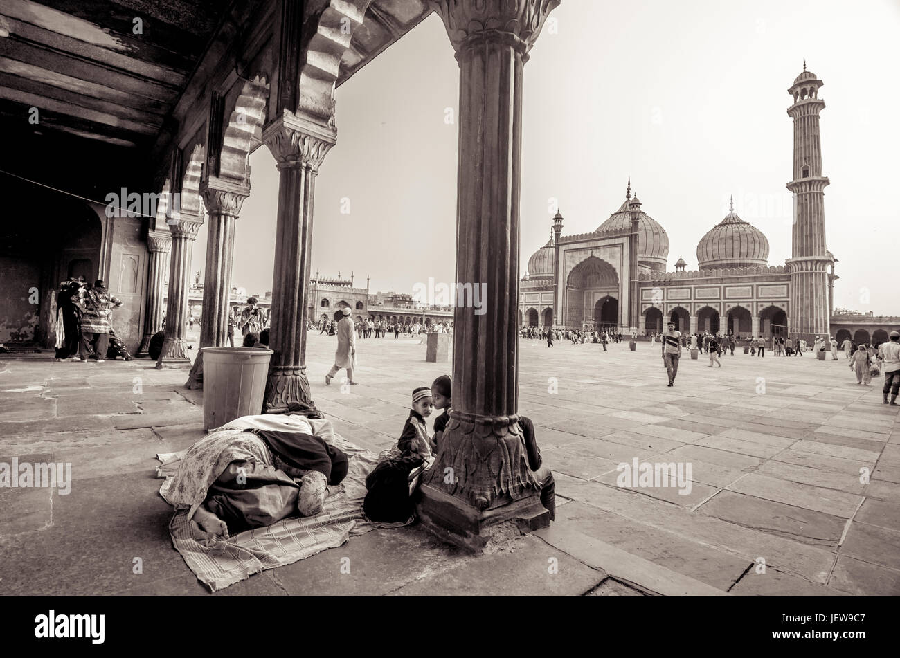 JAMA MASJID, OLD DELHI, INDIA - 24 JUNE 2017 : Indian ladies devotees ...