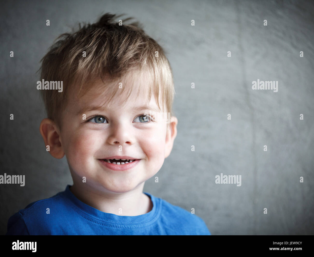 Portrait of smiling boy Stock Photo - Alamy
