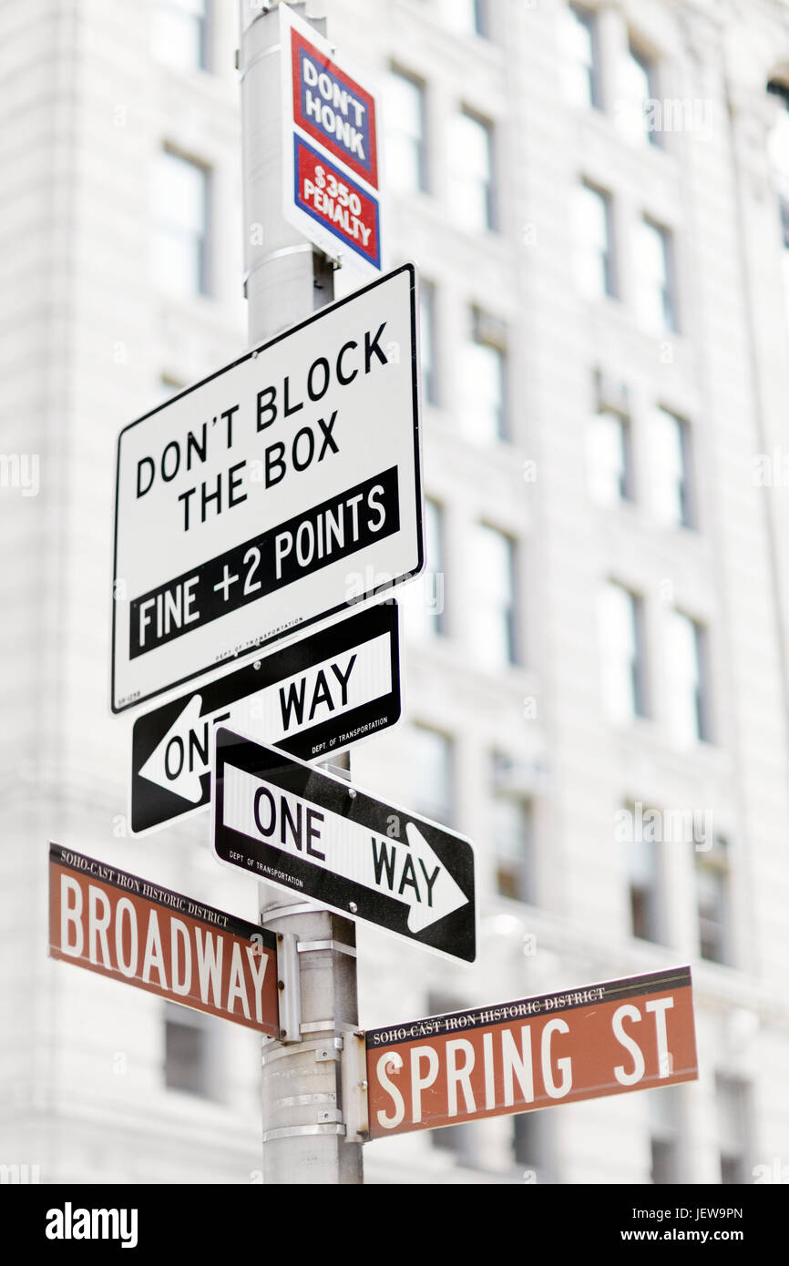 Street signs in new york hi-res stock photography and images - Alamy