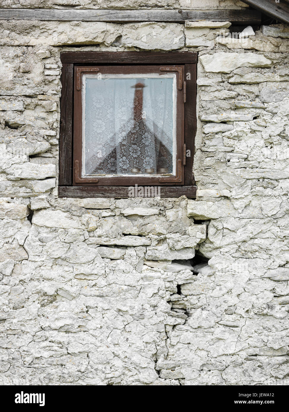 Window in stone wall hi-res stock photography and images - Alamy