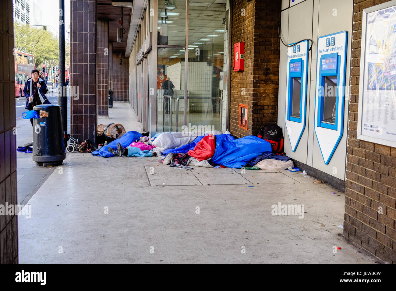 Homeless people sleeping in the doorway to the Thameslink Station in ...
