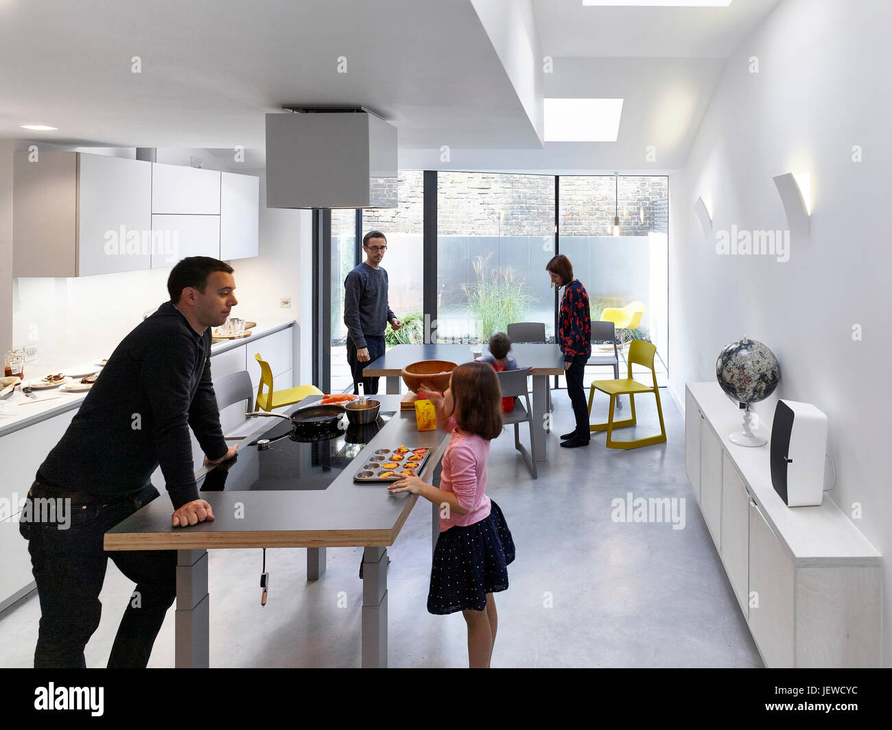 Kitchen un use, adjustable height work-top, joining the table to the ...