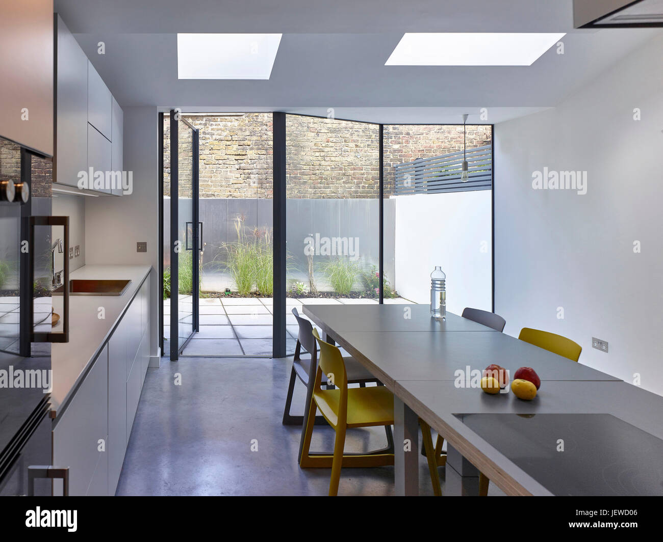 Kitchen un use, adjustable height work-top, joining the table to the ...