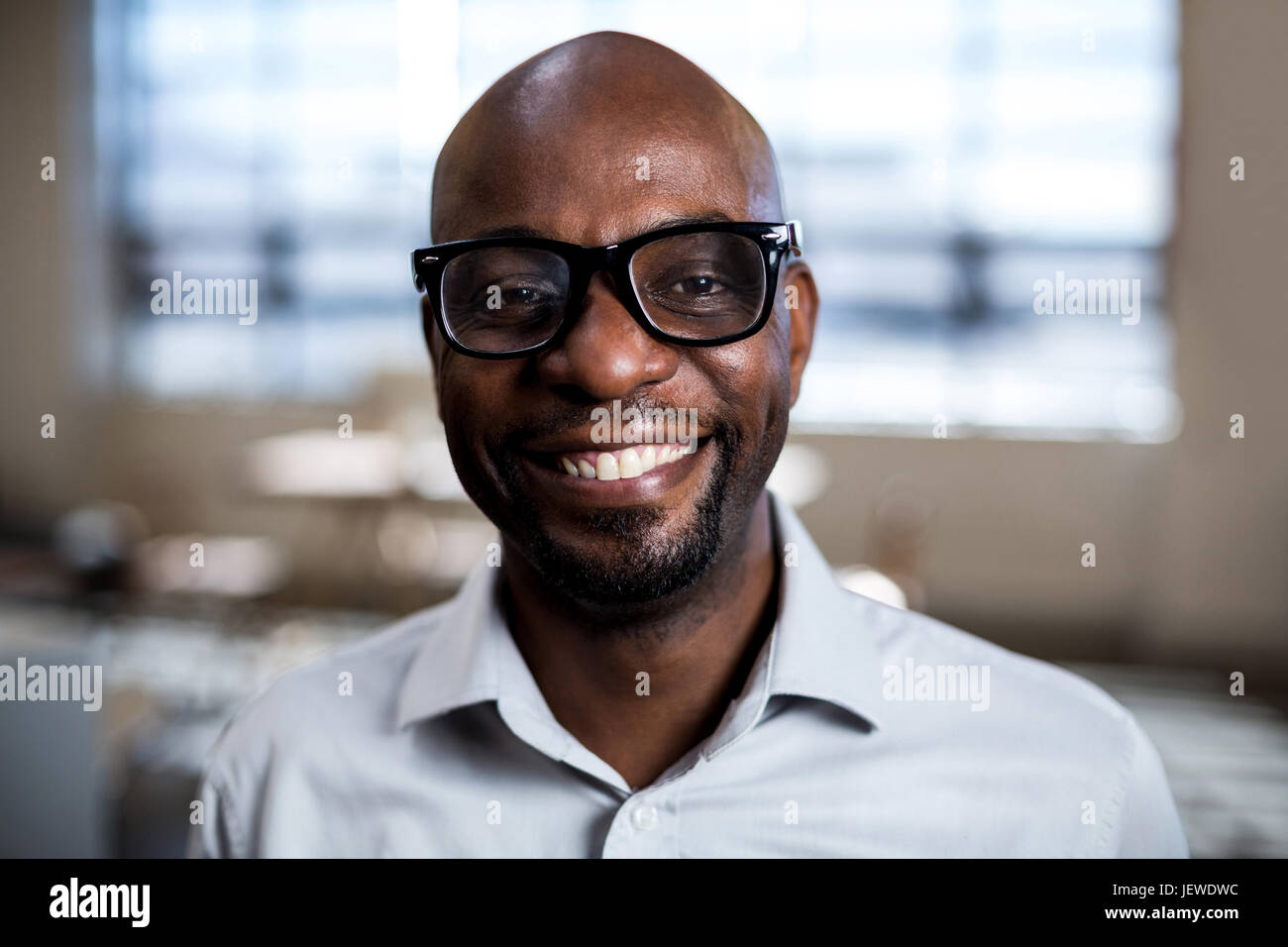 Man smiling at camera Stock Photo - Alamy
