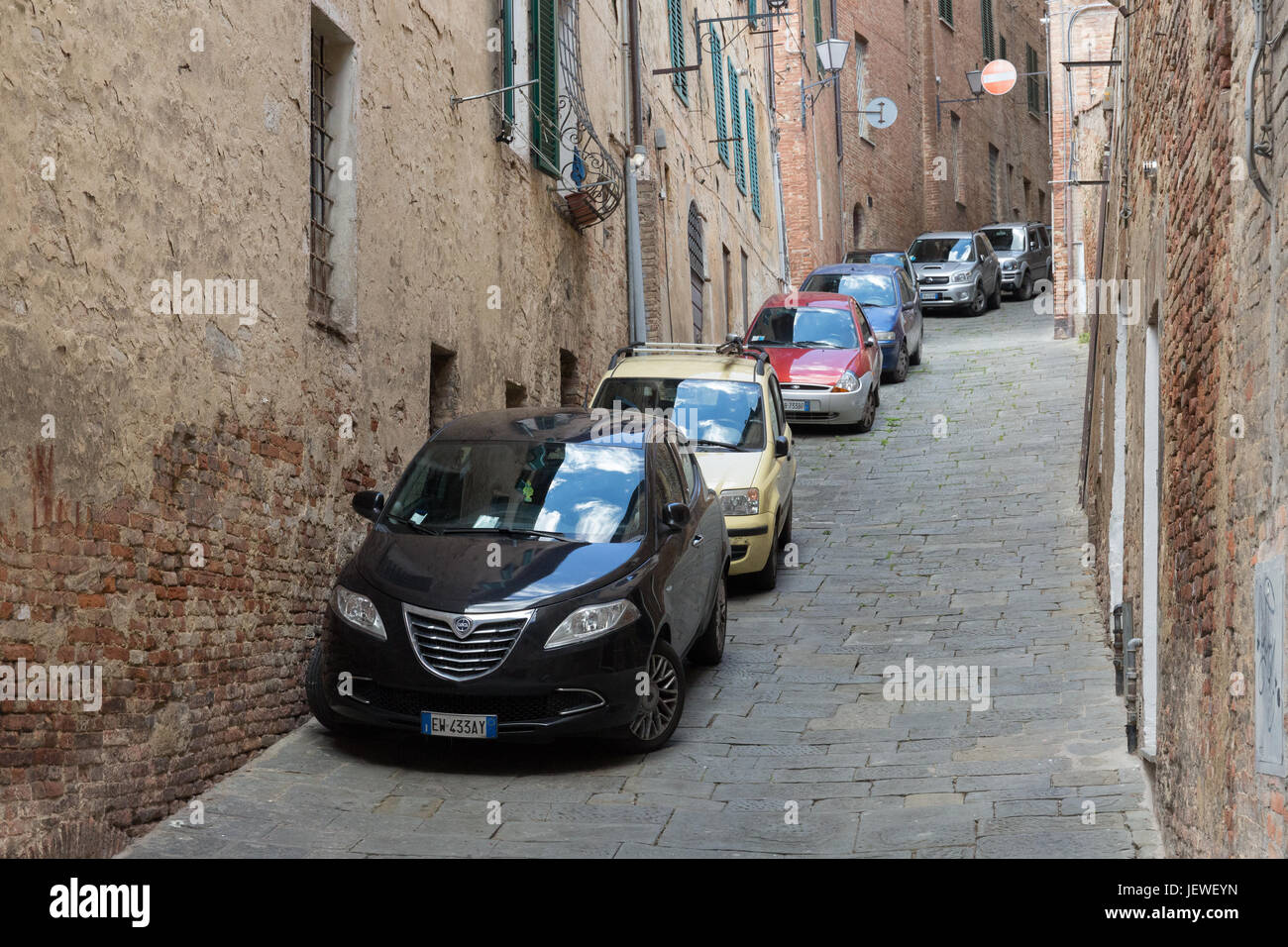 Narrow street in Siena Tuscany, Italy Stock Photo - Alamy