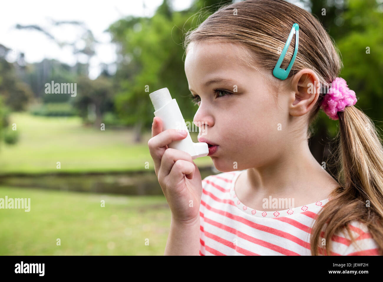Girl using an asthma inhaler Stock Photo - Alamy
