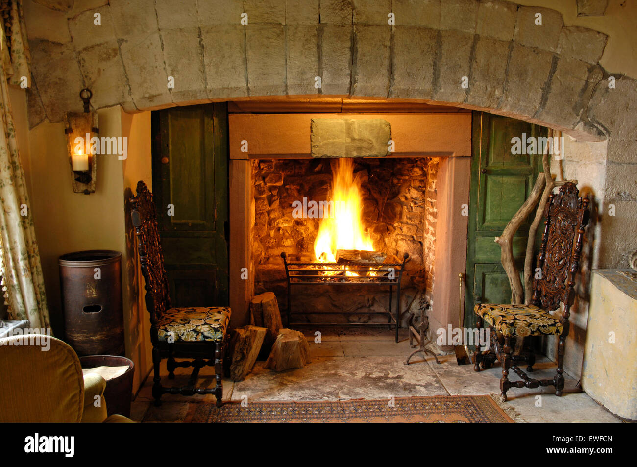 Roaring fire hi-res stock photography and images - Alamy