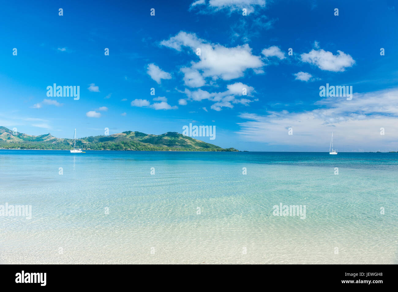 Turquoise water at the Nanuya Lailai island, the blue lagoon, Yasawas ...