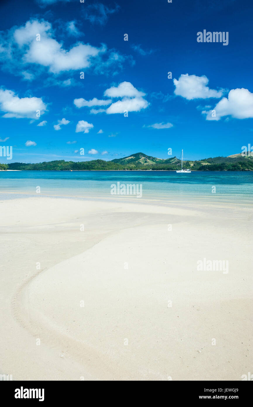 Turquoise water at the Nanuya Lailai island, the blue lagoon, Yasawas ...