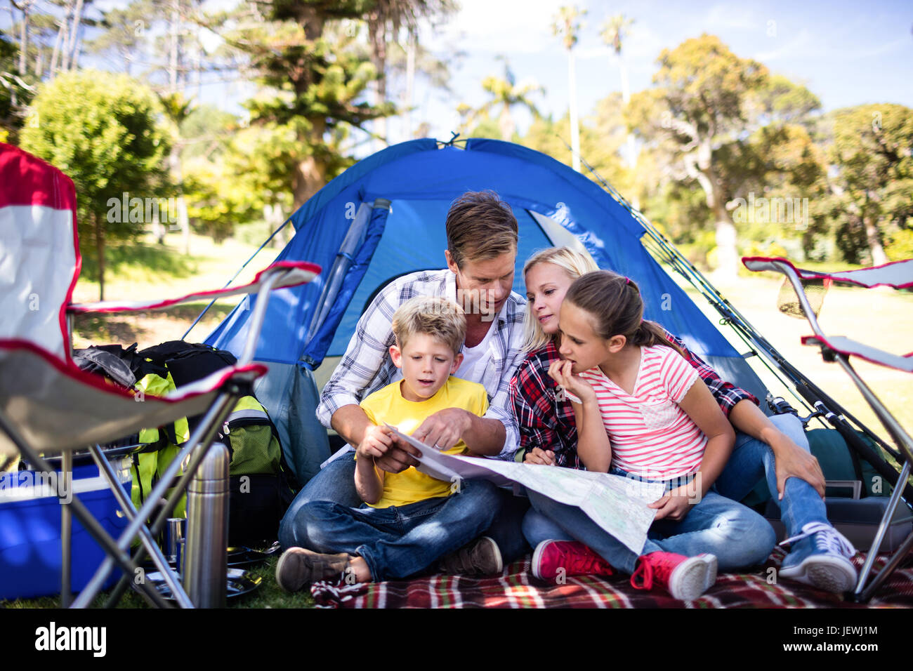 Family looking at map Stock Photo - Alamy