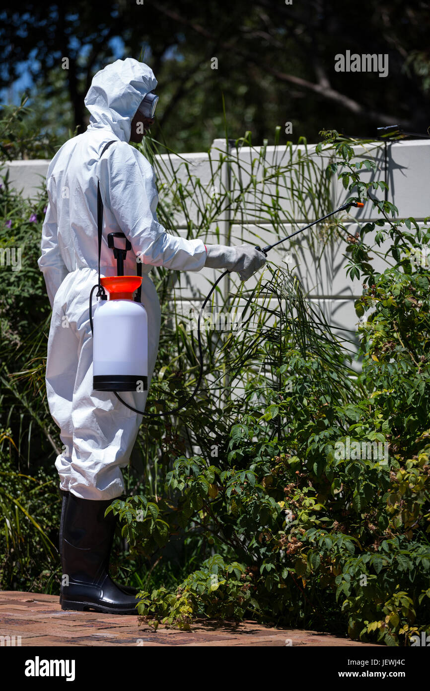 Pest spray garden diy hi-res stock photography and images - Alamy