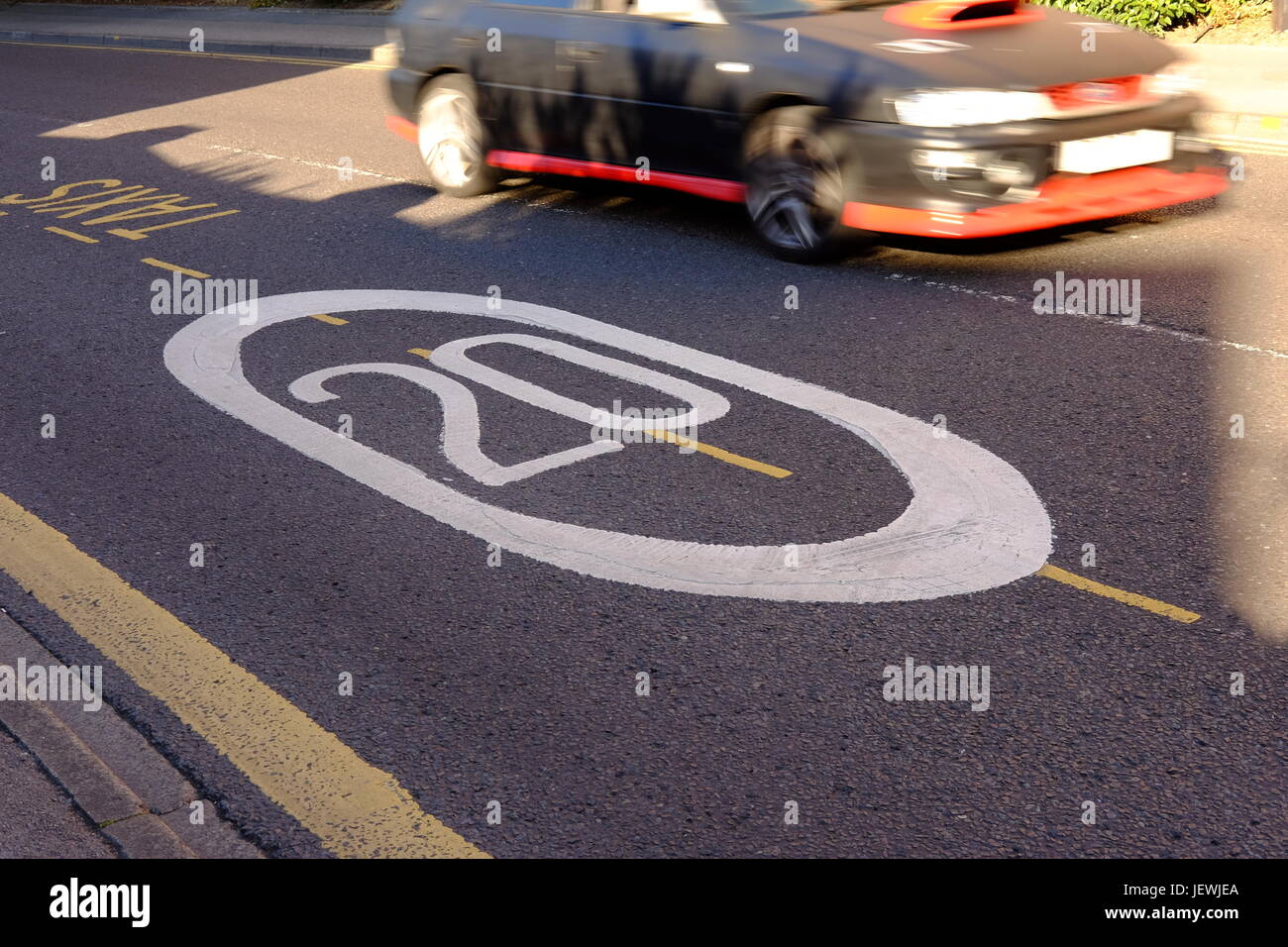 20 mph speed limit Stock Photo - Alamy