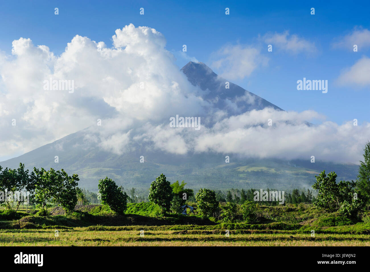 Philippines luzon mayon volcano hi-res stock photography and images - Alamy