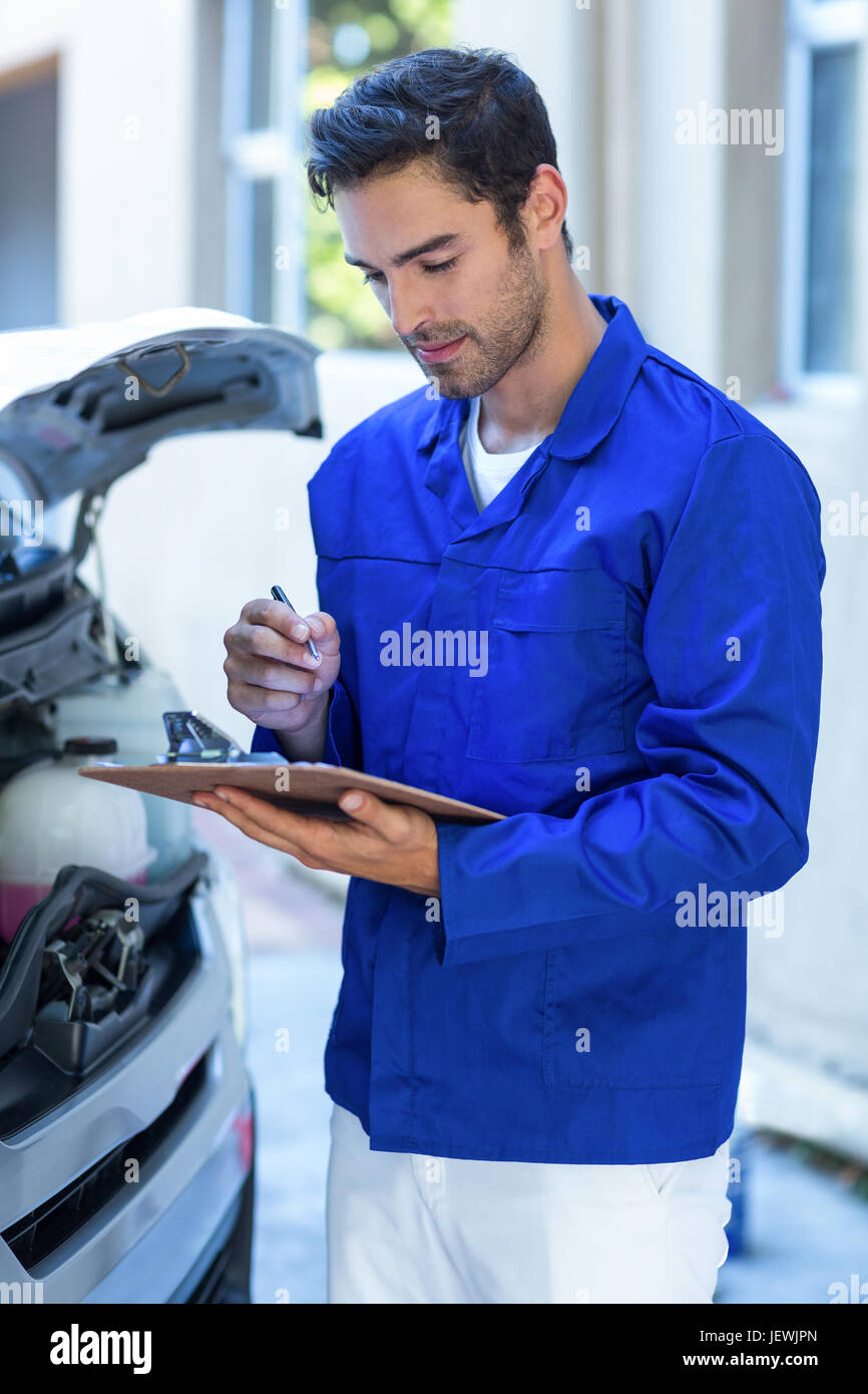 Engineering male hi-res stock photography and images - Alamy