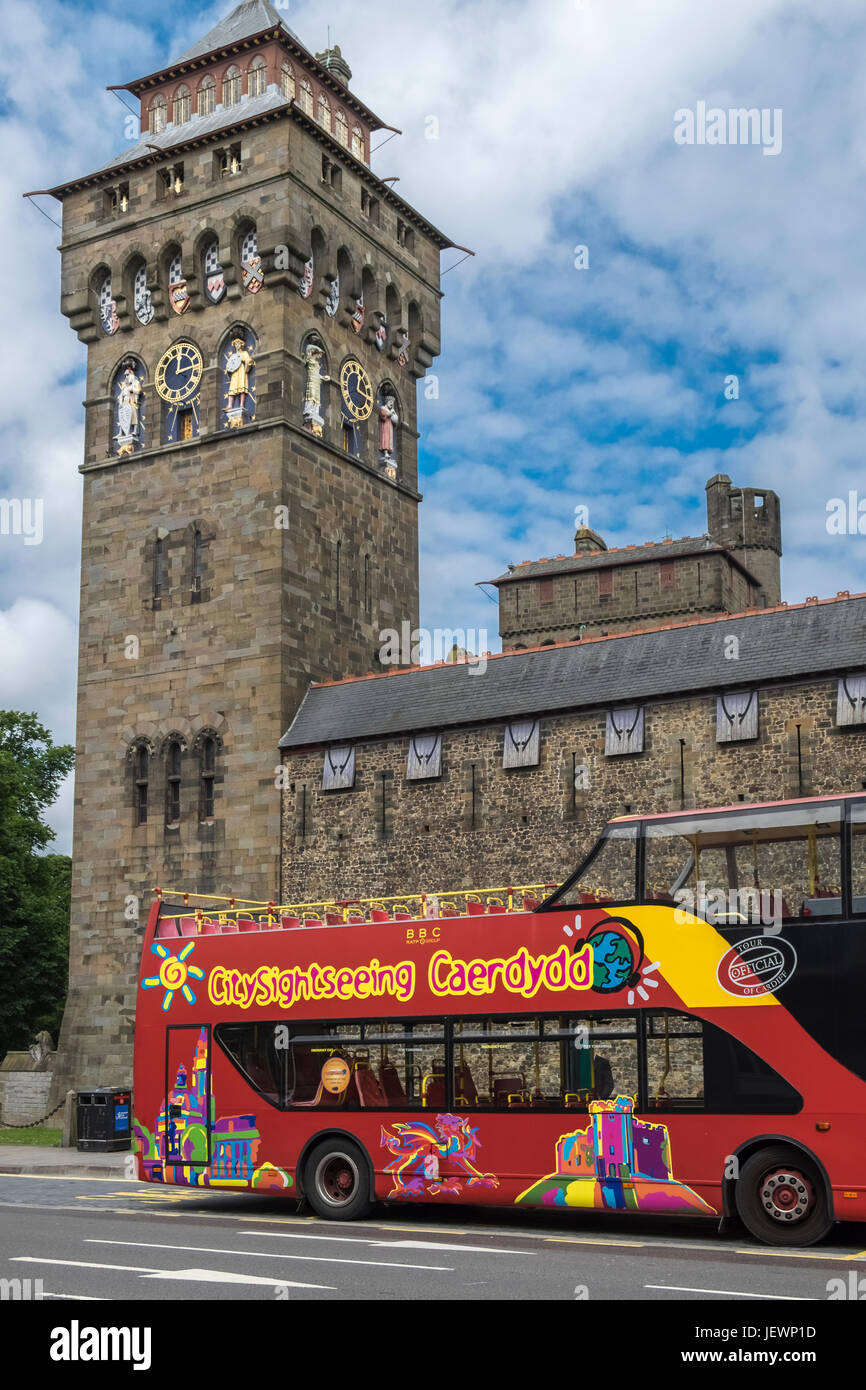 Cardiff bus hi-res stock photography and images - Alamy