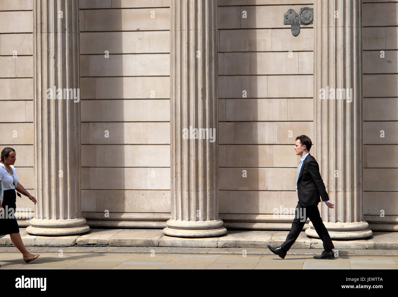 Threadneedle street london pedestrians hi-res stock photography and ...