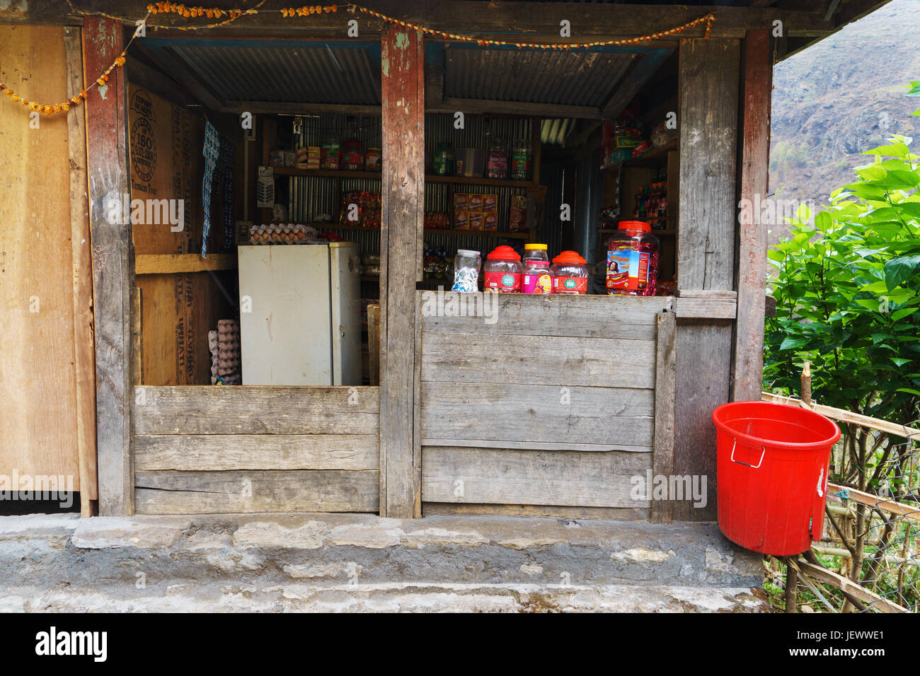 Small store facade hi-res stock photography and images - Alamy