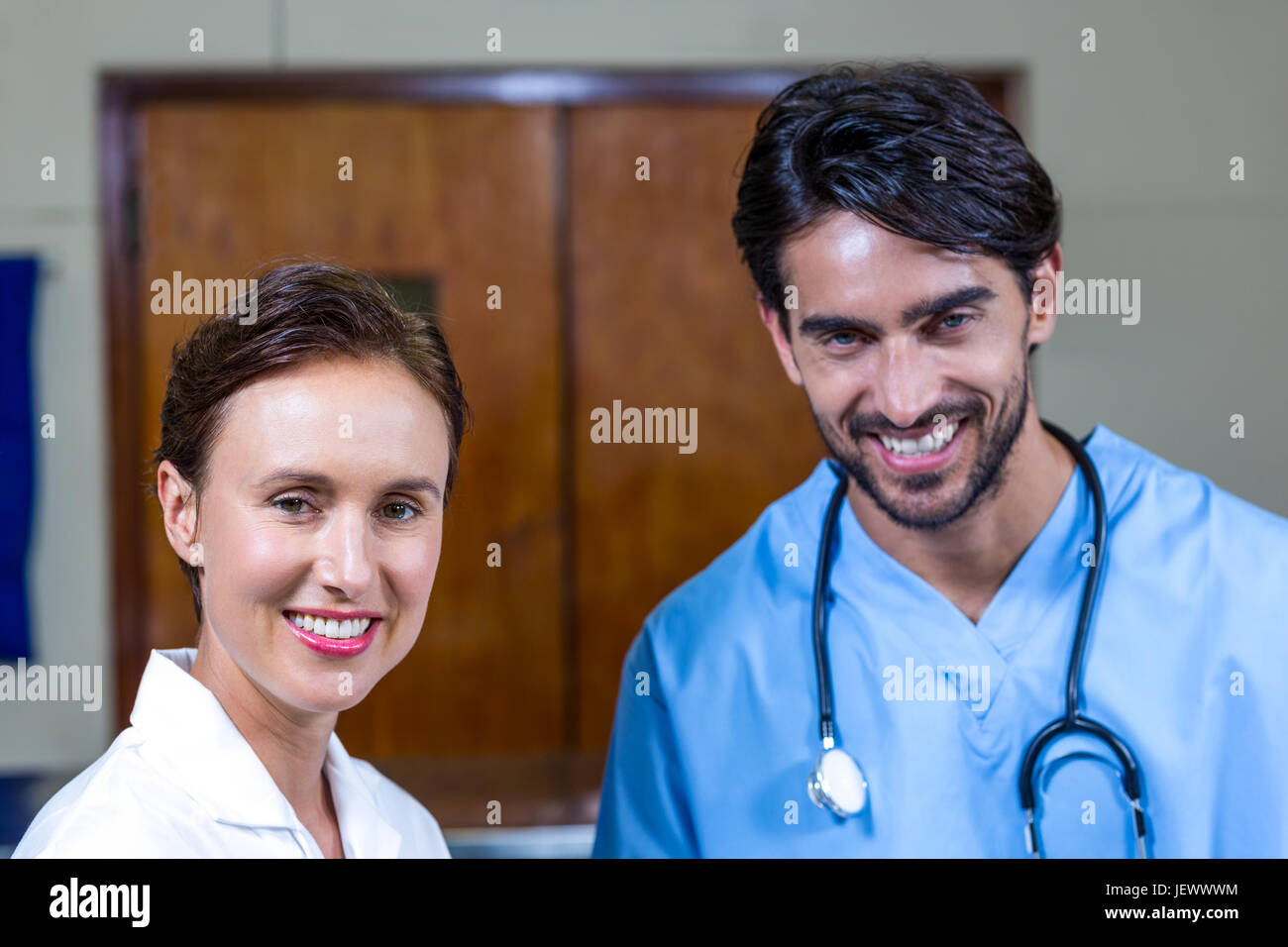 Woman vet posing smiling hi-res stock photography and images - Alamy