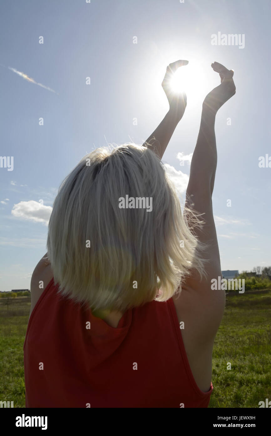 Woman young blond sun hi-res stock photography and images - Alamy