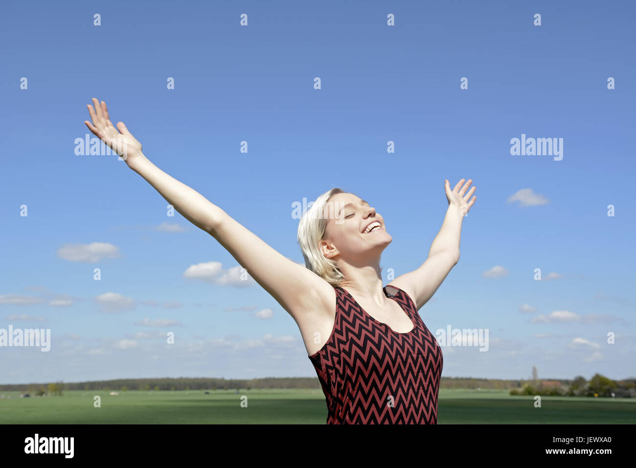 Cheering woman hi-res stock photography and images - Alamy
