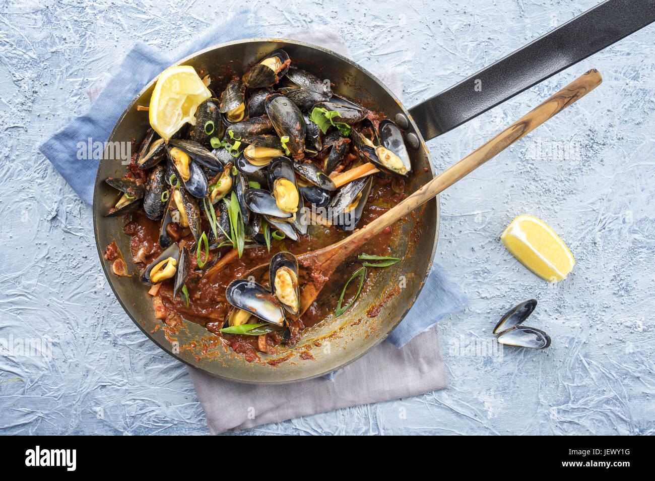 Sailors Mussel in Frying Pan Stock Photo - Alamy