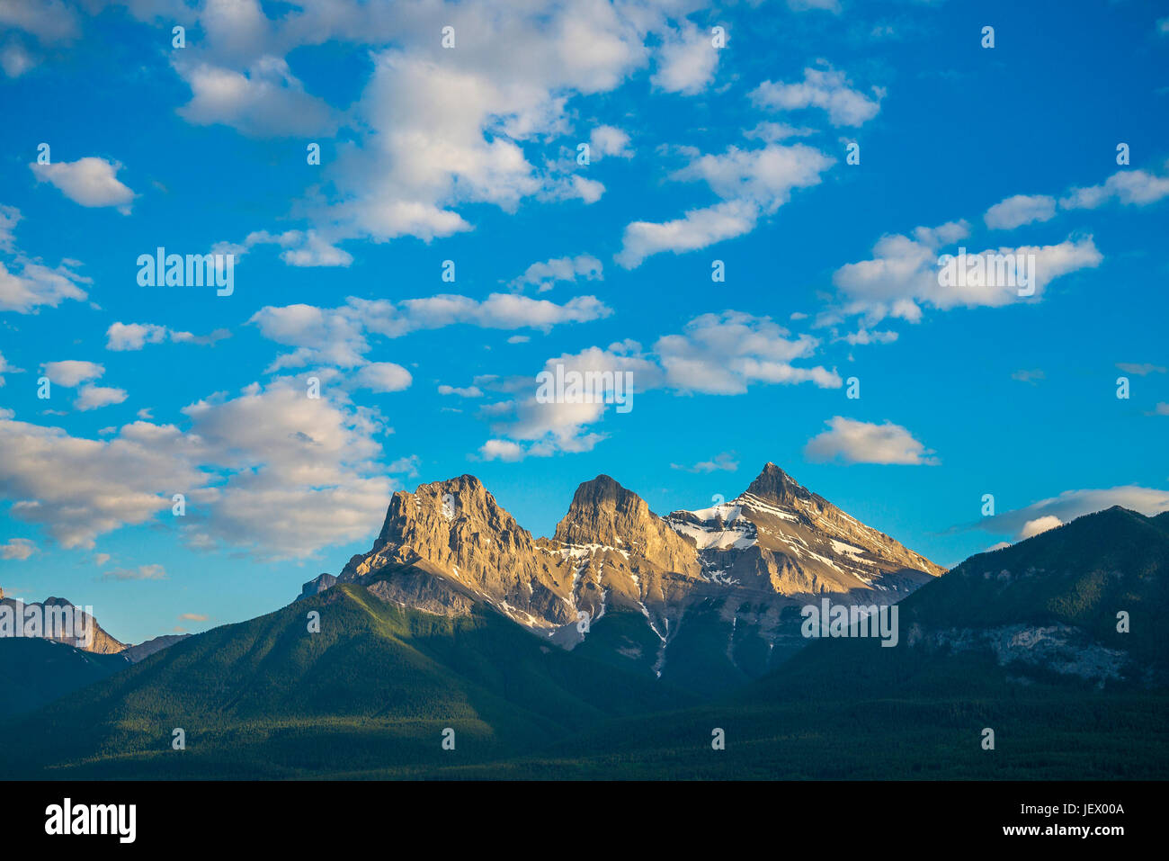 Three sisters mountains canmore hi-res stock photography and images - Alamy