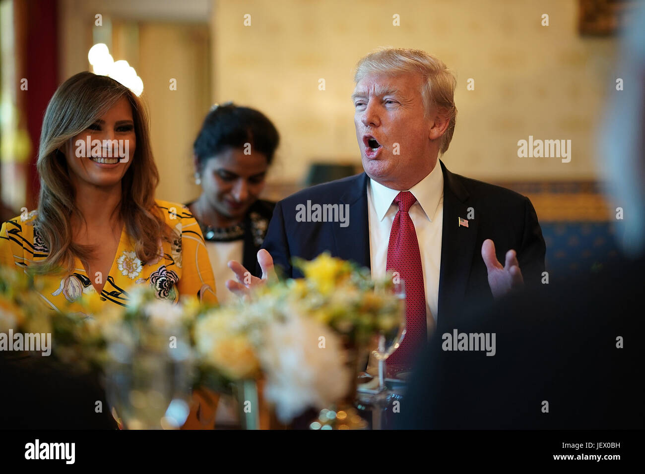 United States President Donald Trump (R) and first lady Melania Trump ...