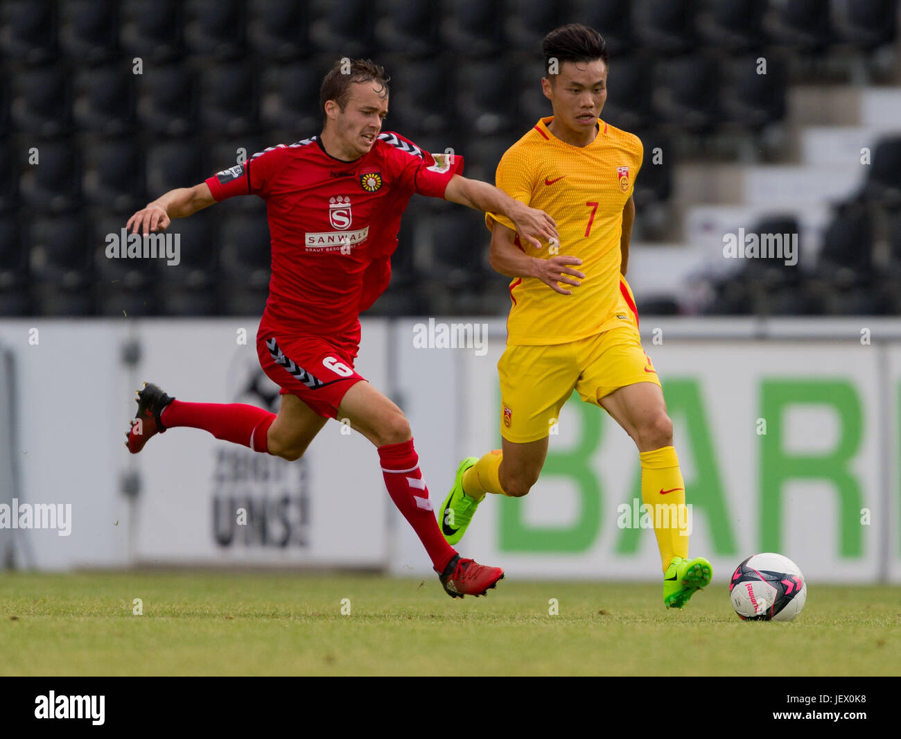 Grossaspach, Germany. 27th June, 2017. Grossaspach's Sebastian Bosel (L ...