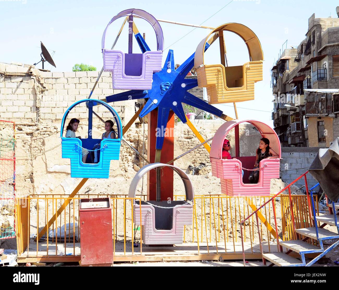 Damascus, Syria. 27th June, 2017. Syrian children enjoy the Eid al-Fitr ...