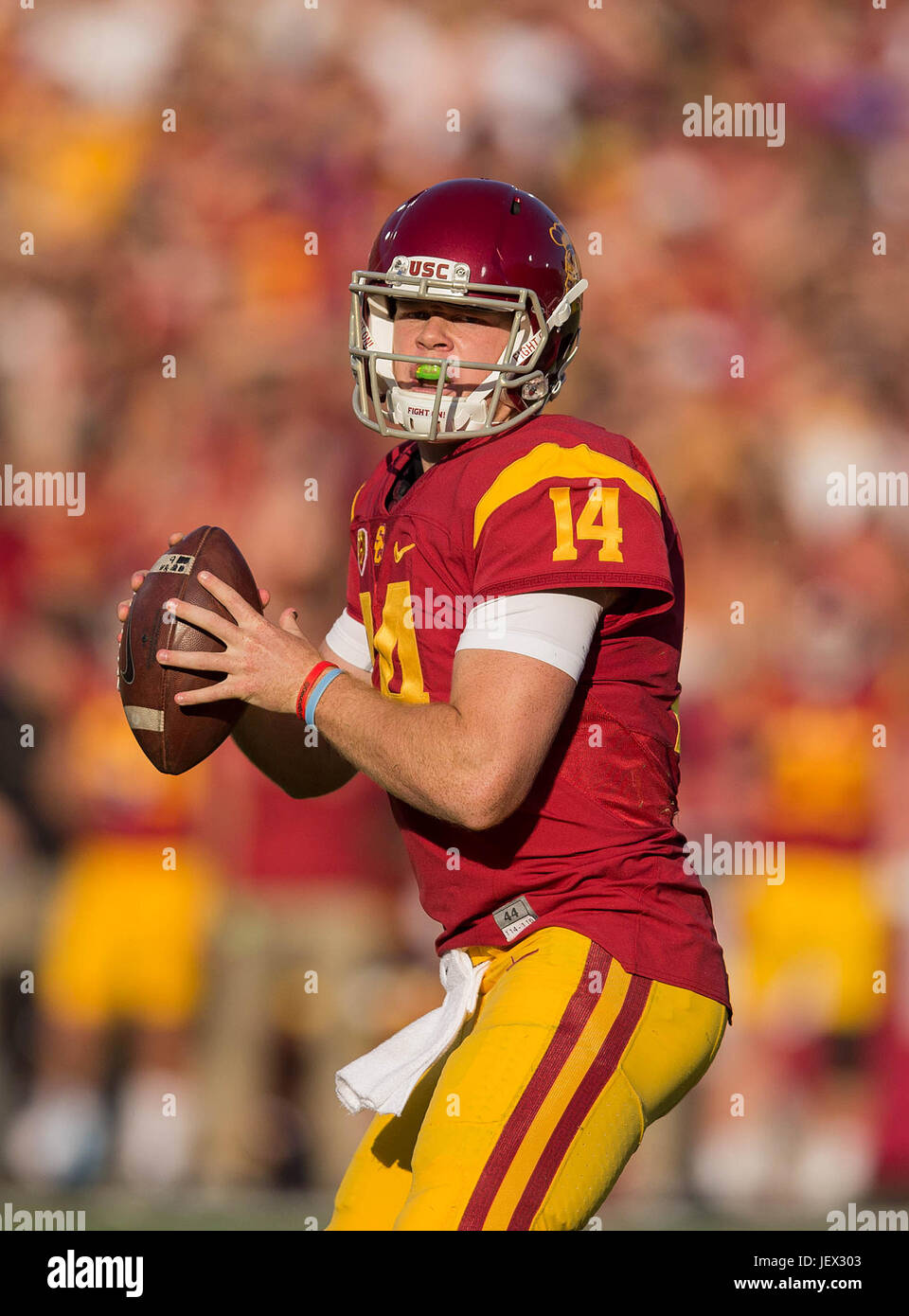 Los Angeles, CA, USA. 05th Nov, 2016. USC quarterback (14) Sam Darnold ...