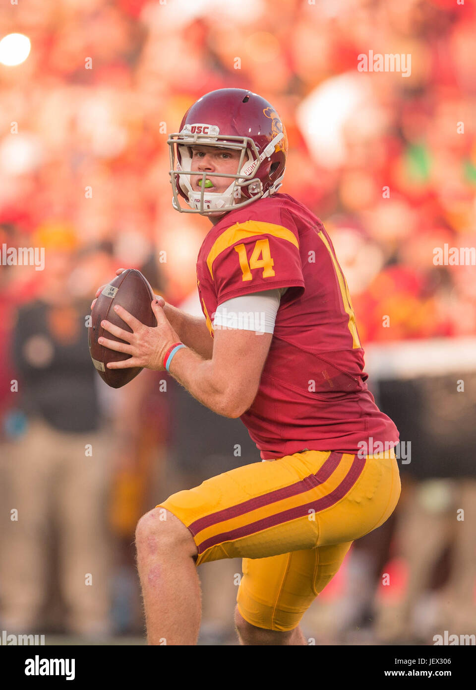 Los Angeles, CA, USA. 05th Nov, 2016. USC quarterback (14) Sam Darnold ...