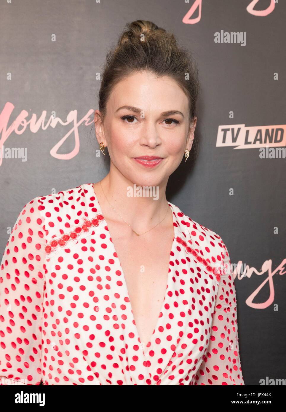 Sutton foster younger hi-res stock photography and images - Alamy